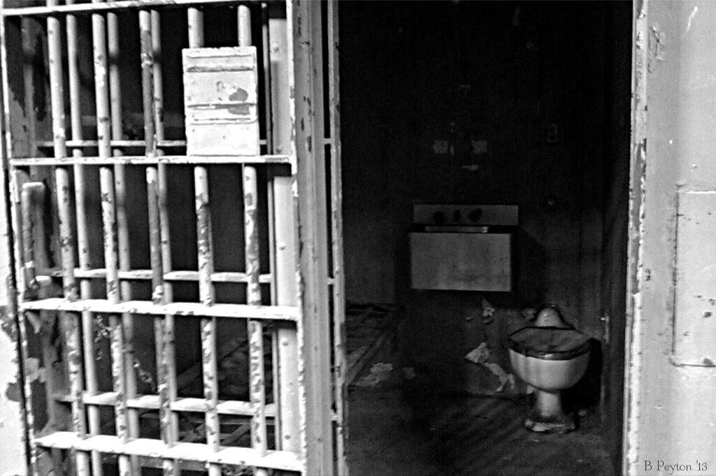 Ghost Encounter at Moundsville - West Virginia Ghosts